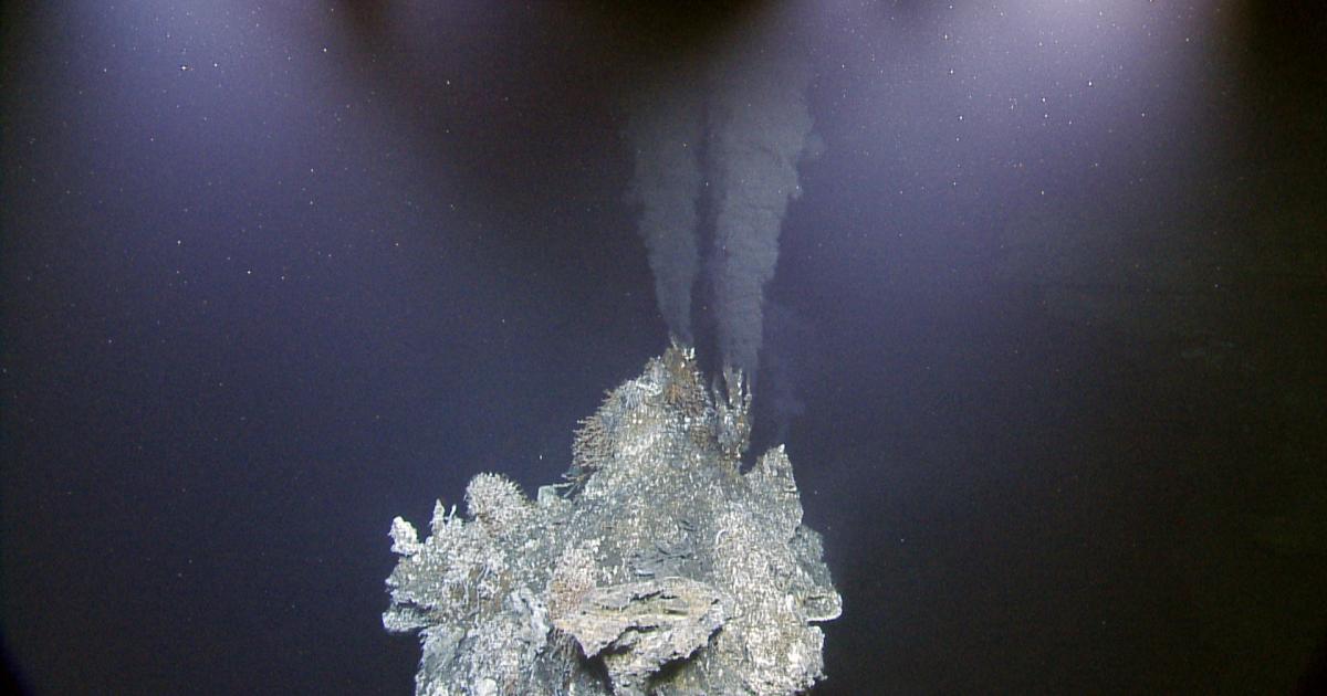 Exploring Gigantic Hydrothermal Vents | Nautilus Live